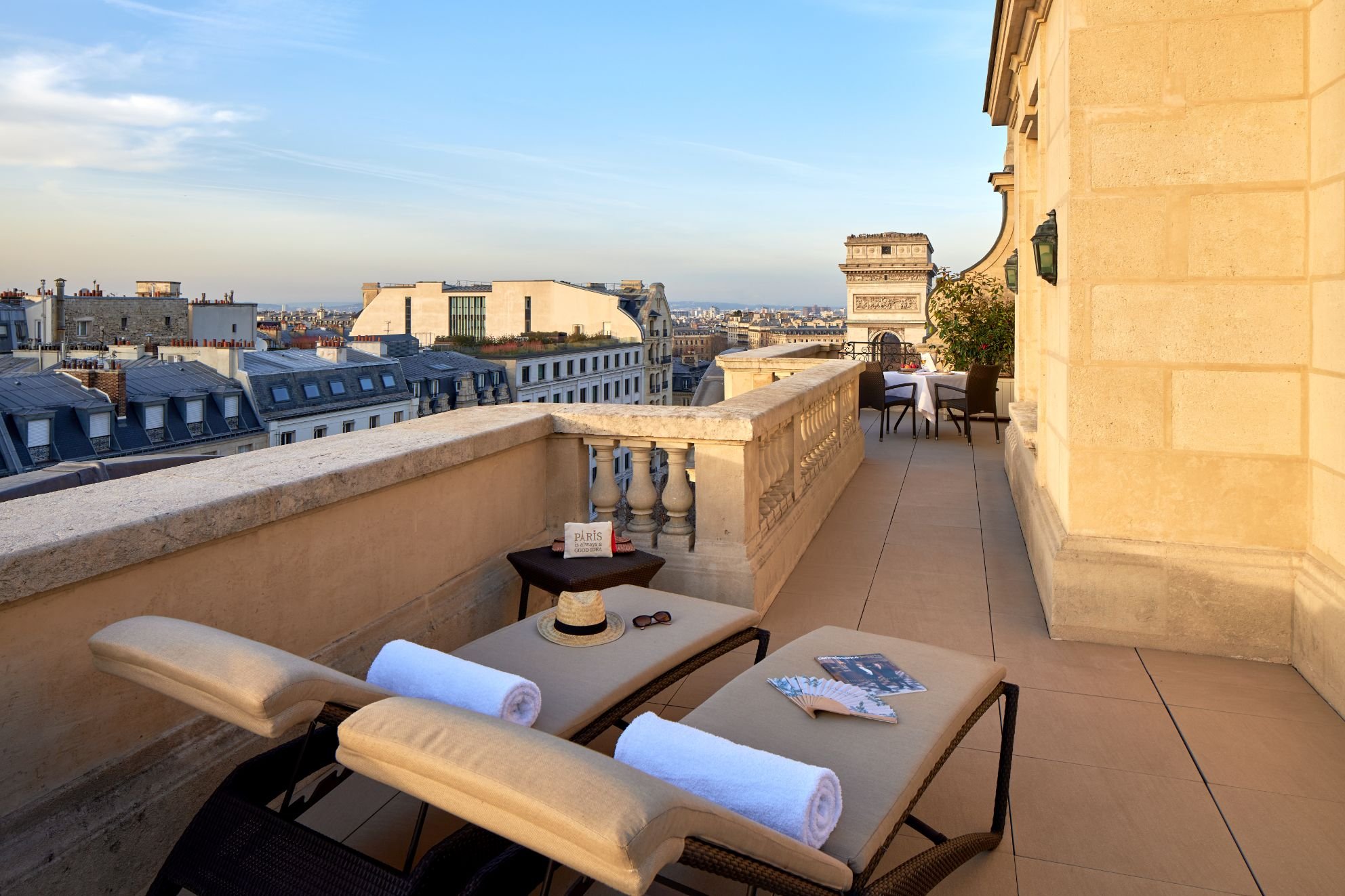 Escale Exquise : Le Luxe Discret de l'Hôtel Raphael - Beau Moment